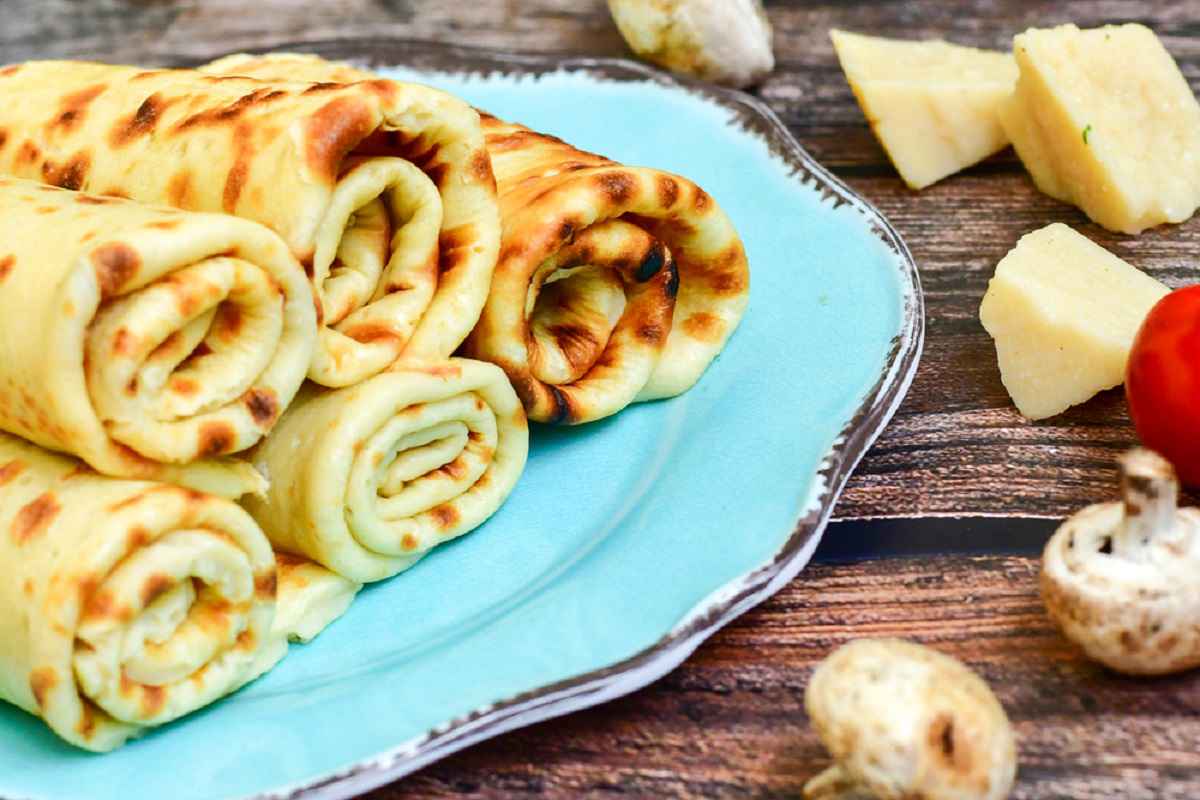 Crepes salate: ricetta base e come farcirle in modo sfizioso | Buttalapasta