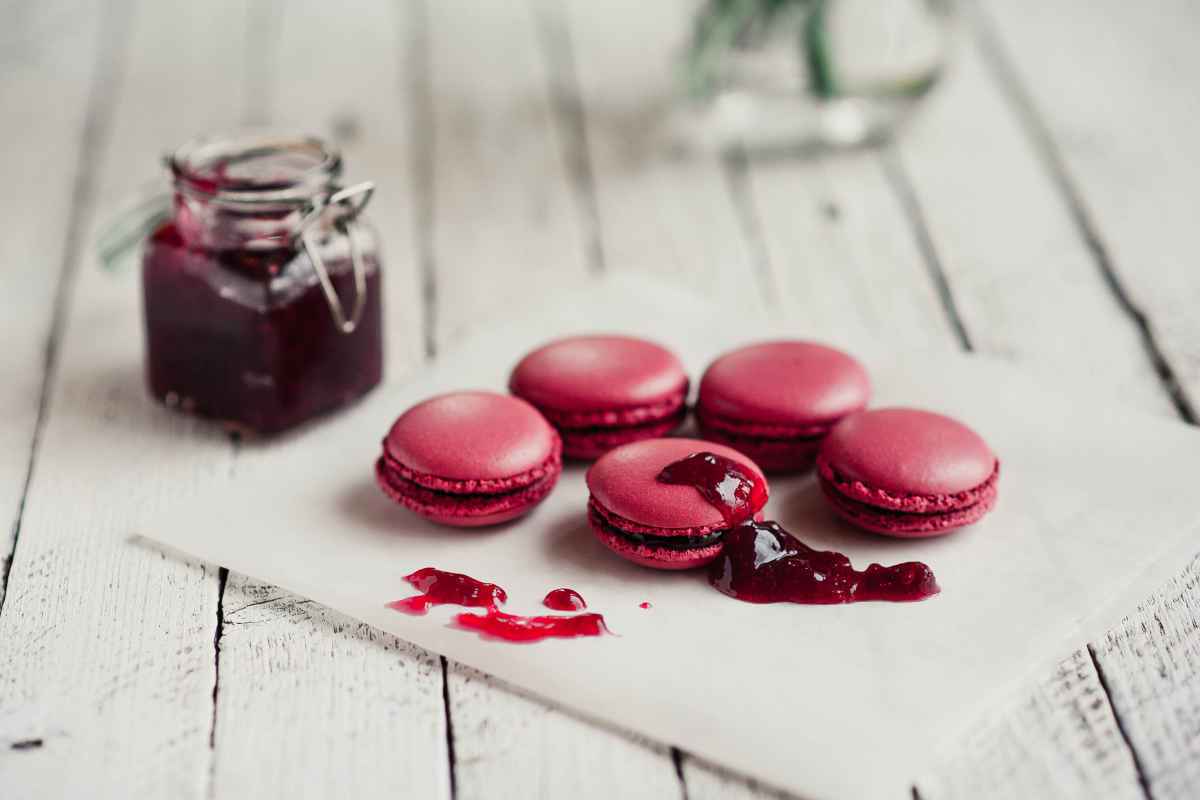 Macarons: ricetta originale e facile da fare a casa | Buttalapasta