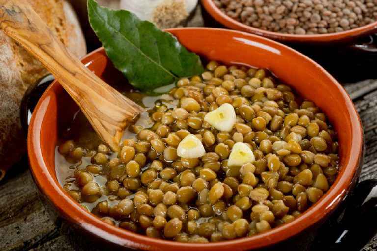 Lenticchie in umido deliziose, ricetta facile | Buttalapasta