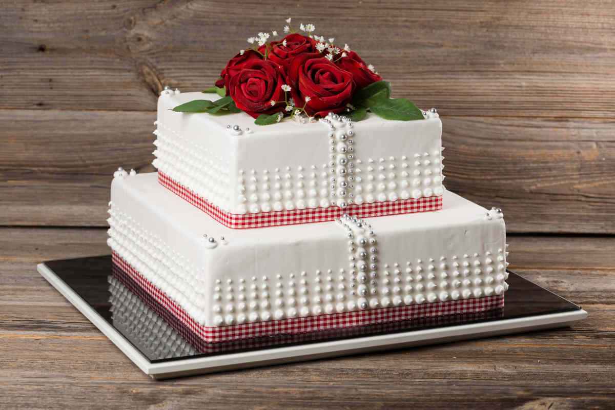 Torte di compleanno a piani, le idee più originali | Buttalapasta