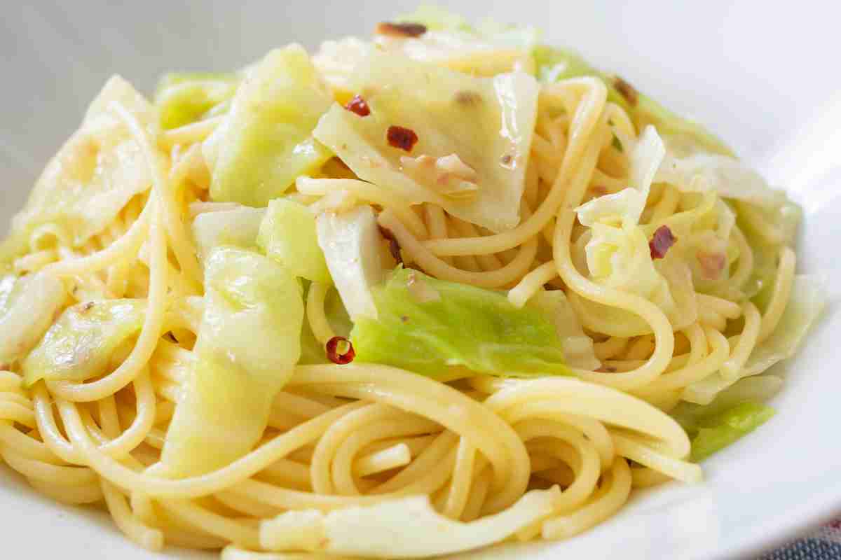 Pasta con il cavolo cappuccio | Buttalapasta