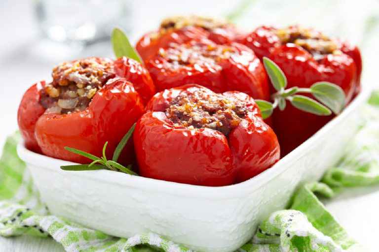 Peperoni ripieni di carne, ricetta facilissima e gustosa | Buttalapasta