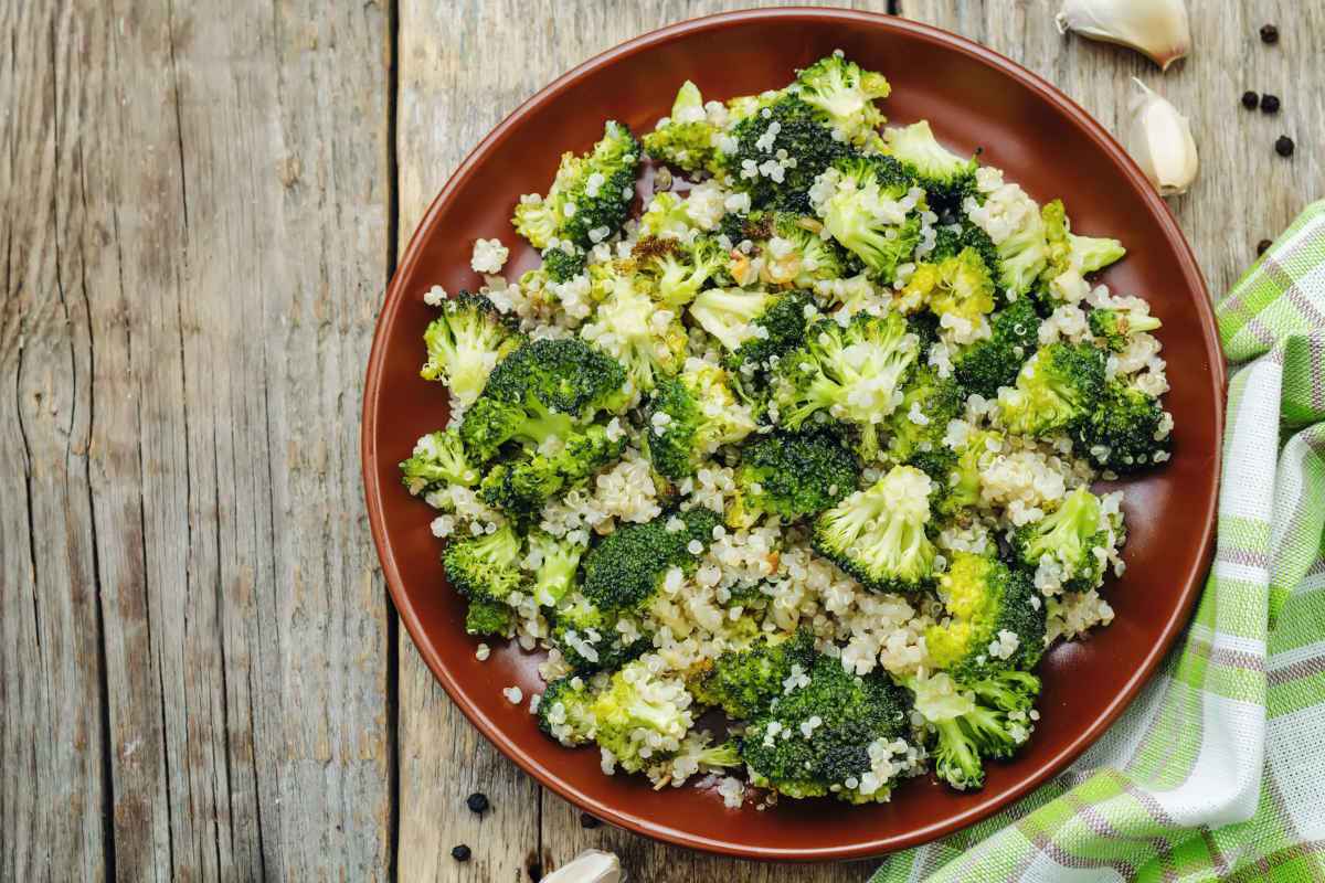 Quinoa con verdure: ricetta leggera e facile da fare | Buttalapasta