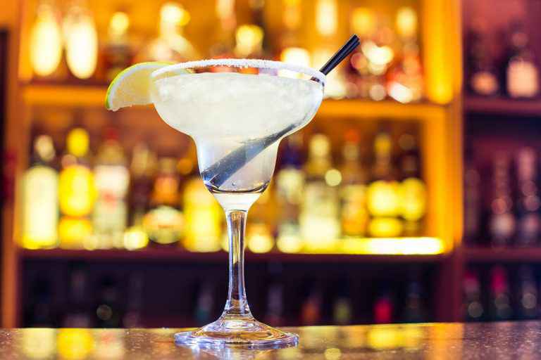 Cocktail alcolici: i drink più famosi e le ricette per farli | Buttalapasta