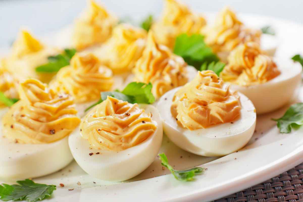 Uova ripiene: ricette semplici per farcire le uova sode | Buttalapasta