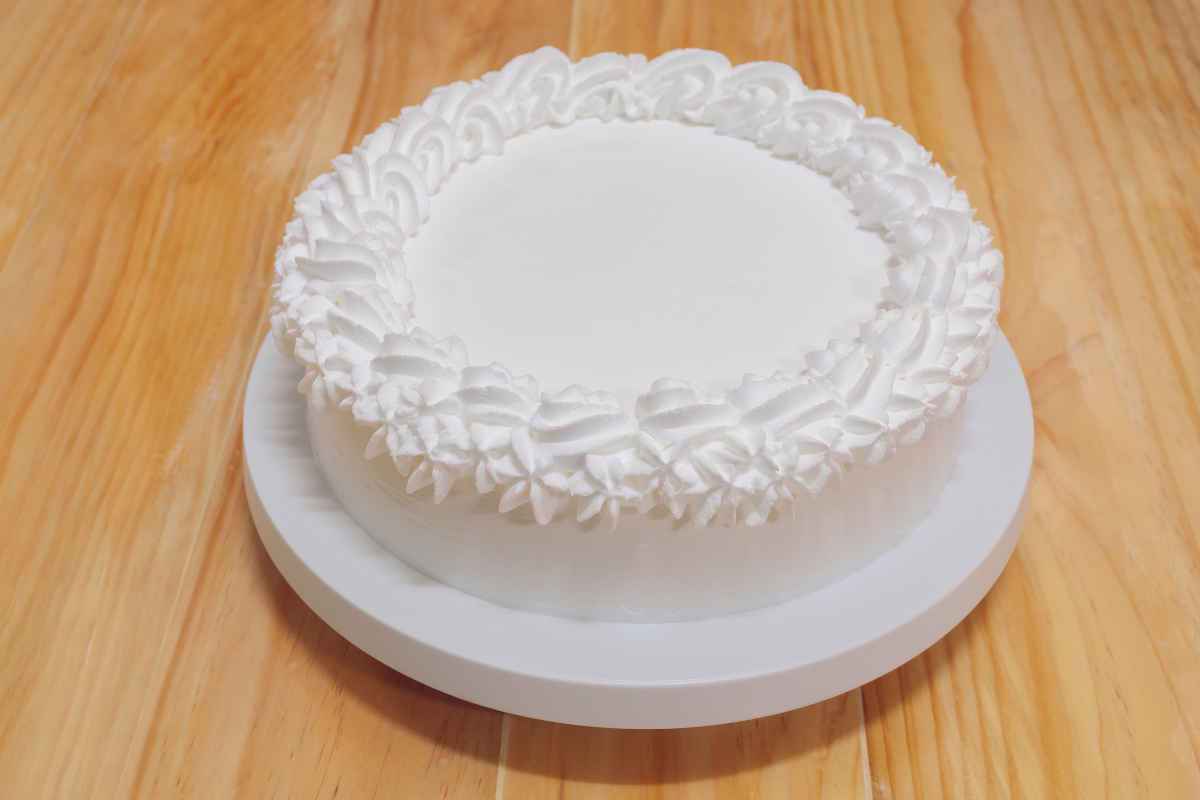Come decorare una torta: guida semplice e completa | Buttalapasta