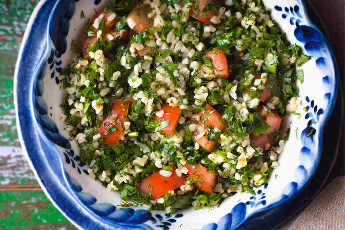 Bulgur Mediterraneo, la ricetta sfiziosa dell'insalata estiva fredda ...