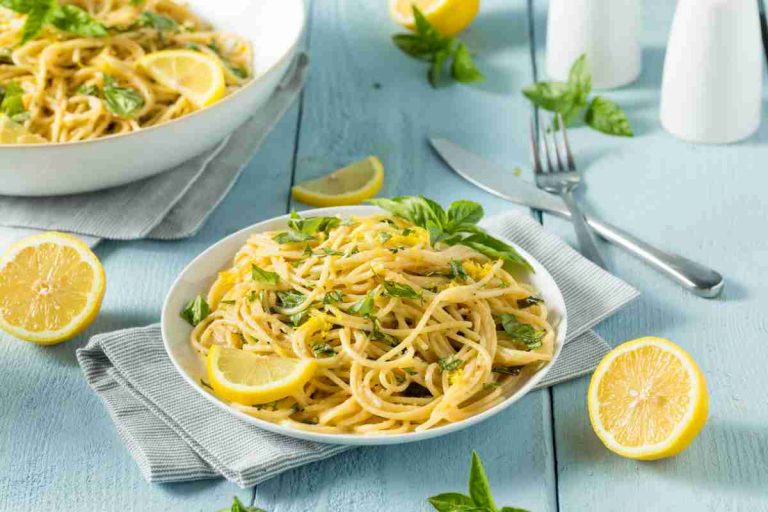Spaghetti al profumo di limoni | Buttalapasta