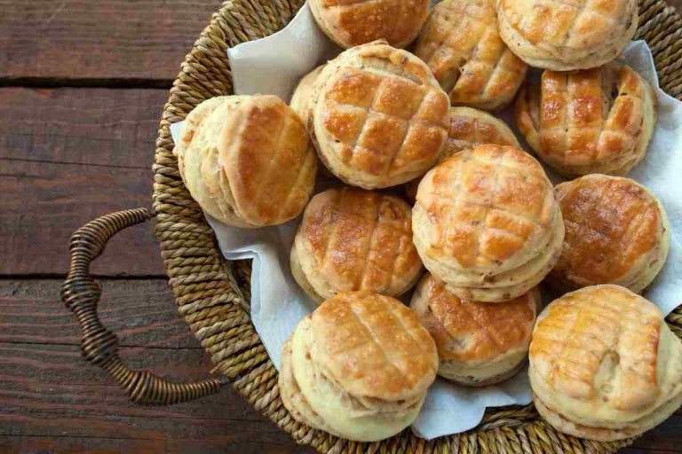 Bacetti salati, piccoli bocconi pieni di gusto per un antipasto o ...