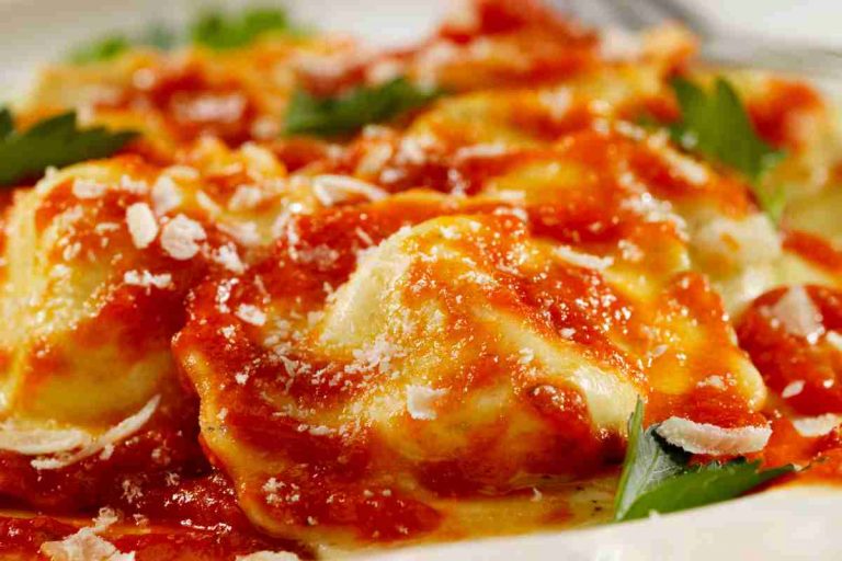Ravioli, ricette sfiziose e originali per sughi e ripieni | Buttalapasta