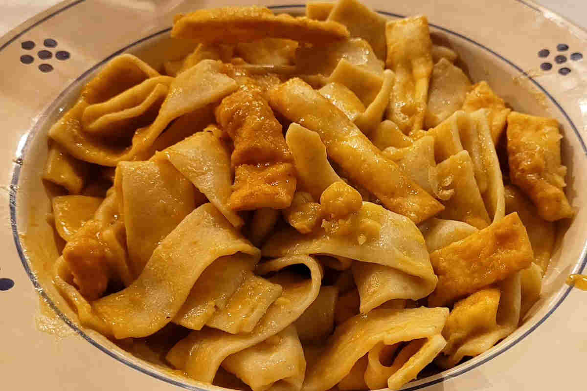 Ciceri e tria, la ricetta del piatto tipico salentino con la pasta ...