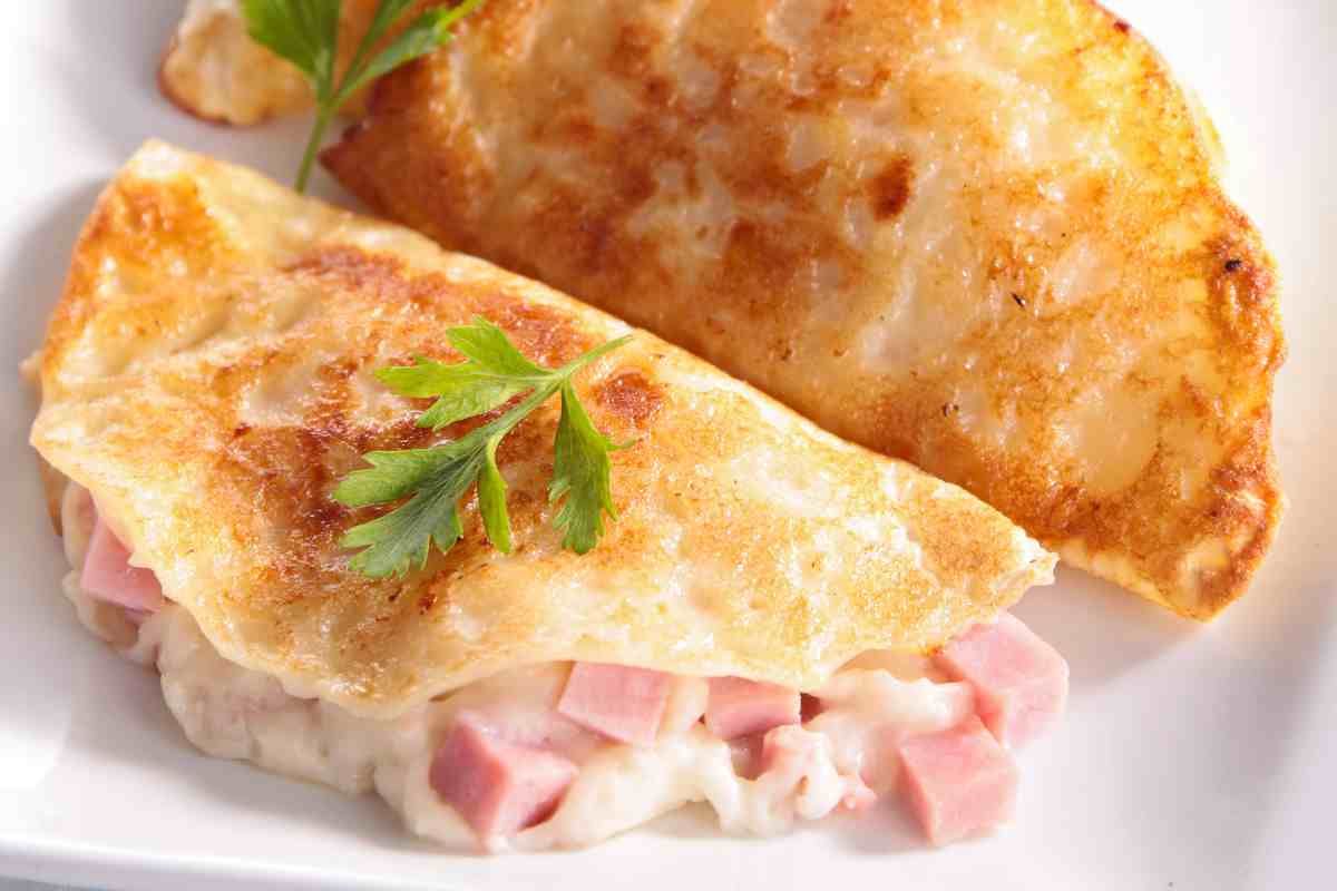 Crepes salate ricetta base facile e idee per farcirle | Buttalapasta