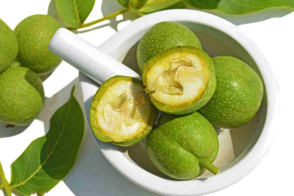 La prossima volta compra le noci con tutto il mallo: non immagini ...