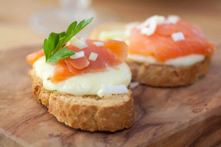 Antipasti con salmone, 20 ricette sfiziose per Natale | Buttalapasta