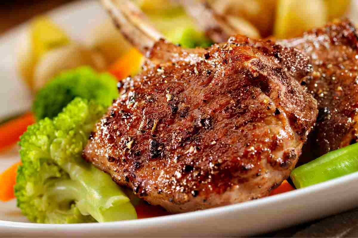 Agnello in padella succulento e profumato, fallo così per Pasqua e lo ...