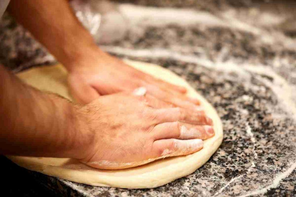 Cosa significa 'incordare l'impasto' e perché è fondamentale farlo ...