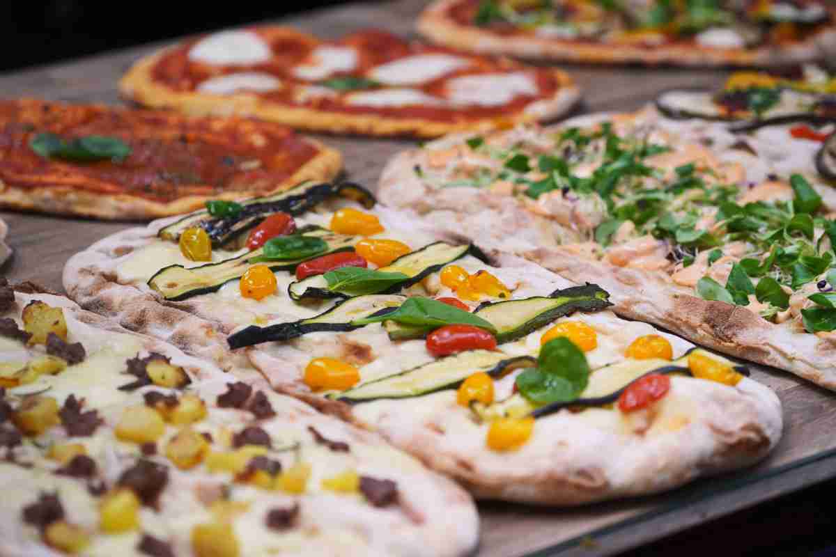 Pinsa romana leggera e deliziosa, ricetta originale | Buttalapasta