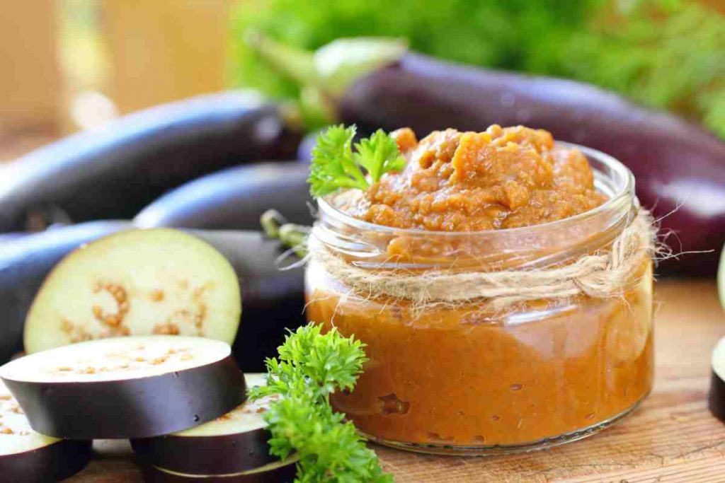 Ho fatto un pesto pazzesco con due melanzane che avevo in frigorifero ...