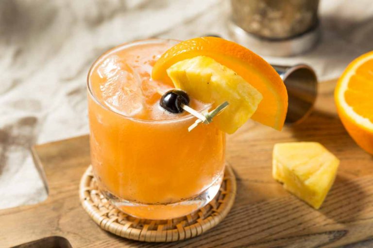 Cocktail alcolici: i drink più famosi e le ricette per farli | Buttalapasta