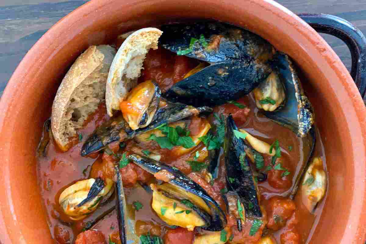 Le hai mai fatte le cozze alla tarantina? Mamma che profumino ...