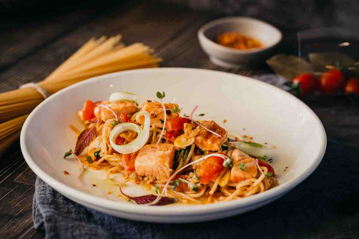 Spaghetti salmone e pomodorini | Buttalapasta