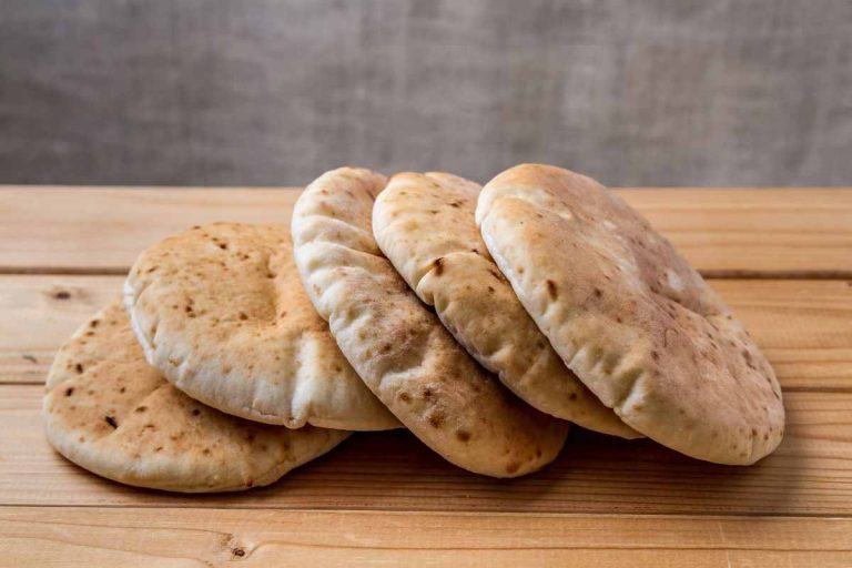 In pochi conoscono il pane Zichi sardo, ma lo abbiamo provato ed è una ...